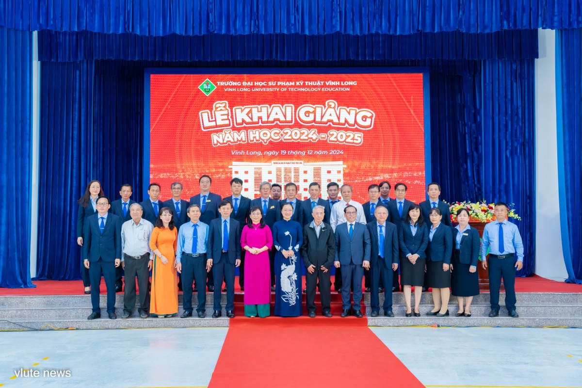 Lễ Khai giảng năm học 2024-2025 Trường Đại học Sư phạm Kỹ thuật Vĩnh Long